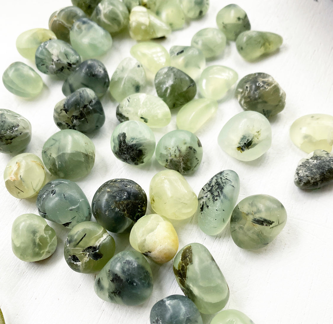 Crystals to Support Mood Swings and Emotions – MeadowsCrystals